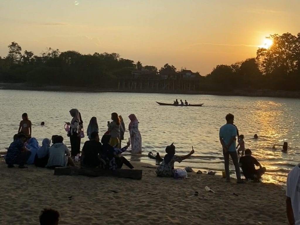 Wisata Dadakan Pantai Gosong Sungai Kahayan – Cyrustimes.com